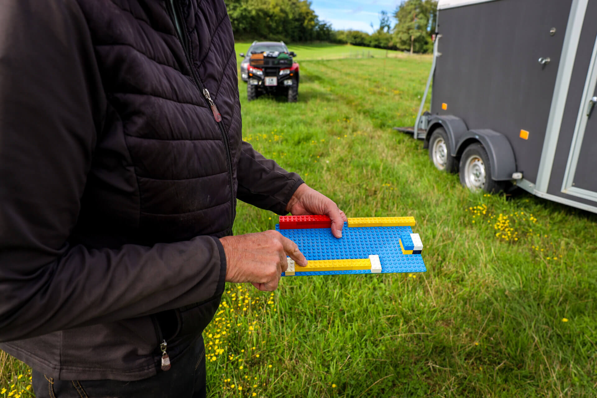 Nogle af springene kan du lave selv: høballer, grøfter og trækævler ...