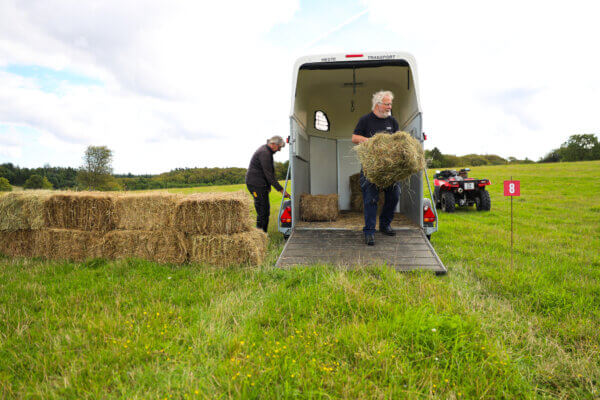 Nogle af springene kan du lave selv: høballer, grøfter og trækævler ...